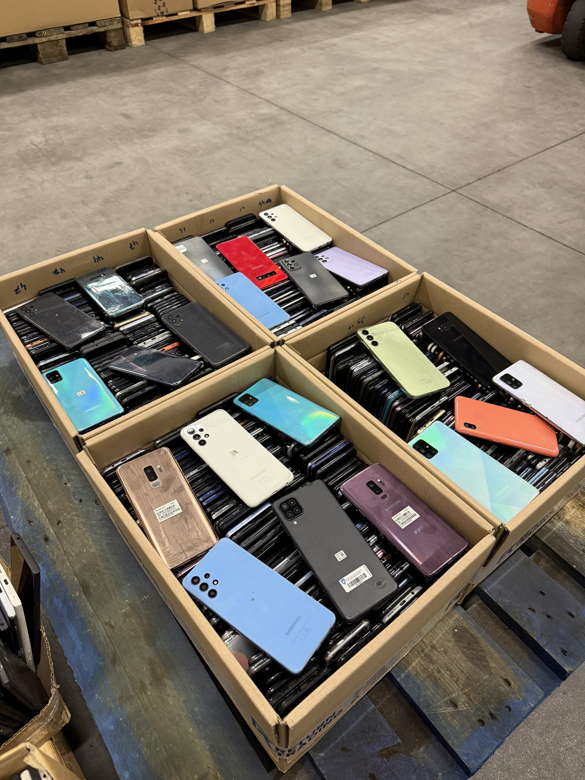 694x Samsung Smartphones Mix USB Type-C - CazOOm